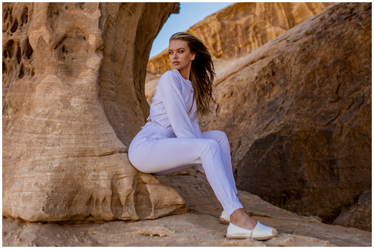 Kolekcja basic klasyczne modele w szerokiej palecie kolorów - Ubrania i Moda damska